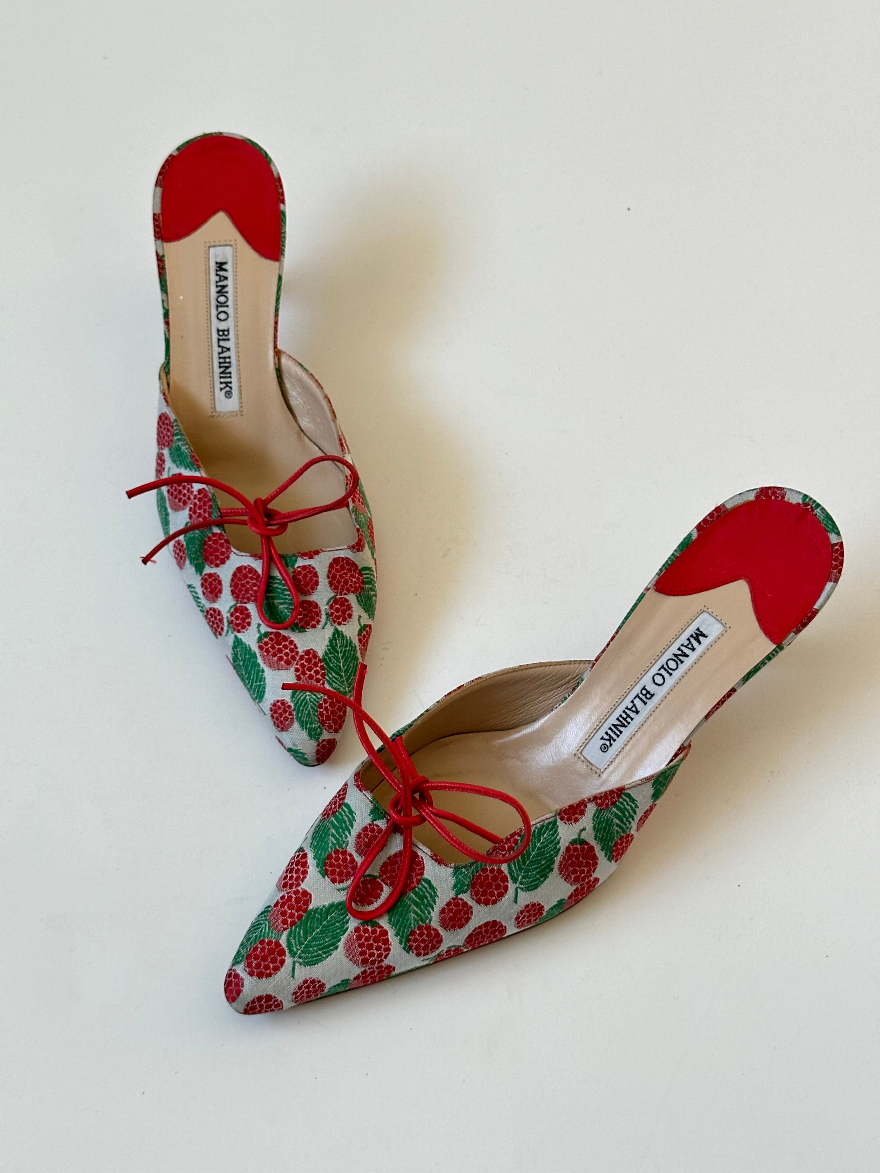 Manolo Blahnik Raspberry Mule (36) – The Modern Romantique